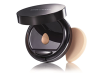 Lauder launches Double Wear liquid compact