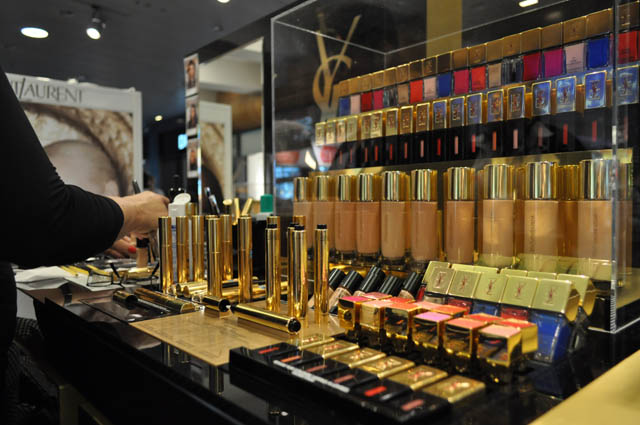 YSL PhotoBooth captures passengers in Zürich